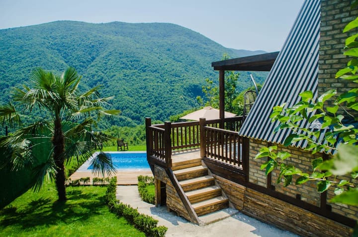 Doğa Manzaralı Büyük Sıcak Havuzlu Bungalov - Сапанджа