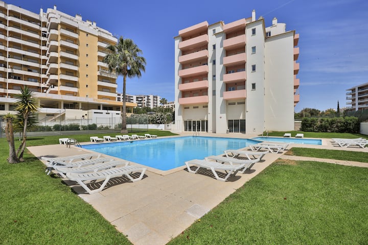 Behappy 2 Minutes Beach, Big Pool & Tennis Court - Portimão