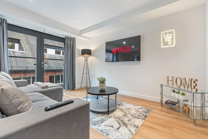 2br City Centre Flat W/juliette Balcony – Sleeps 6 - Leeds