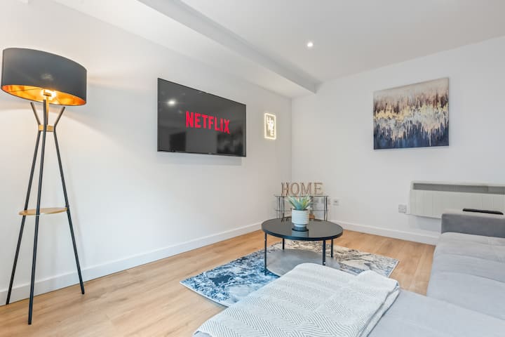 2br City Centre Flat • Sleeps 6 • Juliette Balcony - Leeds