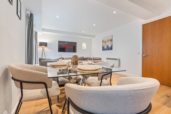 2 Bed • 2 Bath • Ls1 Flat • Ideal For Long Stays - Leeds