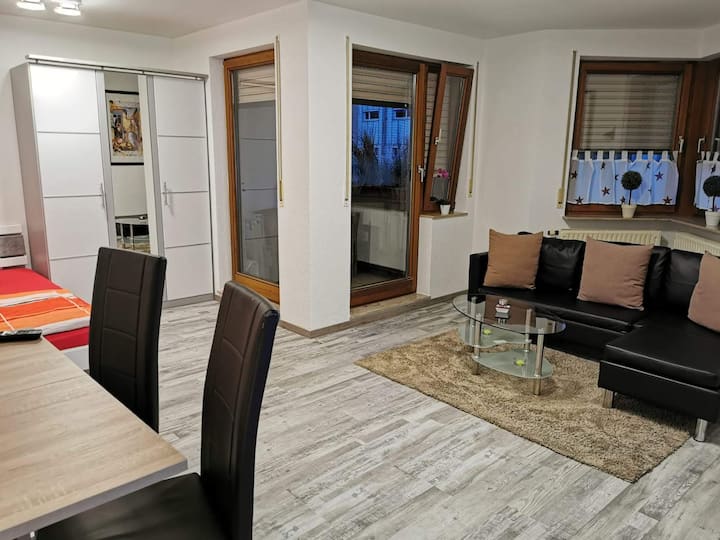 Zentrale 1-zimmer-wohnung - Möbliert Und Modern - Renningen