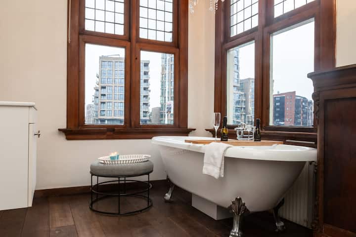 Romantic Suite With Bath - Canal View - Alkmaar