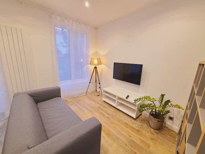 Studio En Coeur De Ville Avec Petite Terrasse - Gentilly