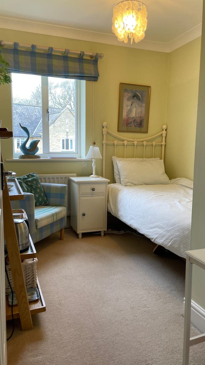 Tiny Room In A Lovely House Within Parkland - Chippenham