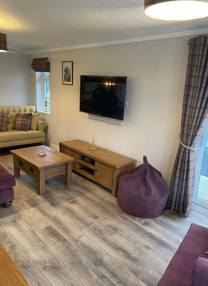 Waterfall Lake Views At Its Best! - Beverley