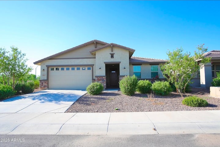 Beautiful House With A Home Away From Home Feel. - Buckeye, AZ