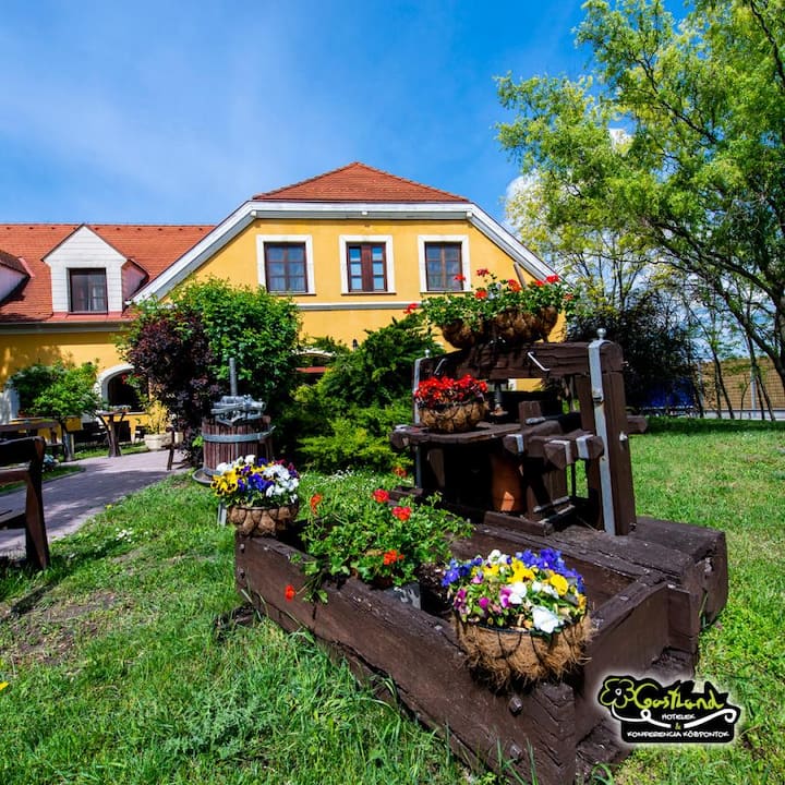 Gastland M0  Double/twin Room - Budapest