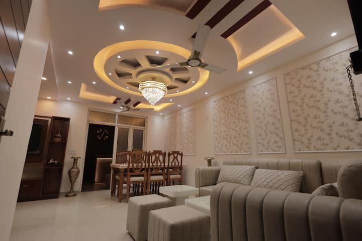 Omaxe R2 | 3bhk | Luxury Stay | Near Plassio Mall - Lucknow