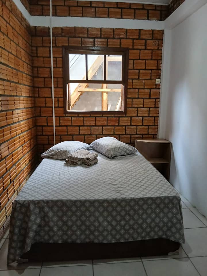 Casa Confortável  Perto Do Hcpa E Ao Hps - Porto Alegre