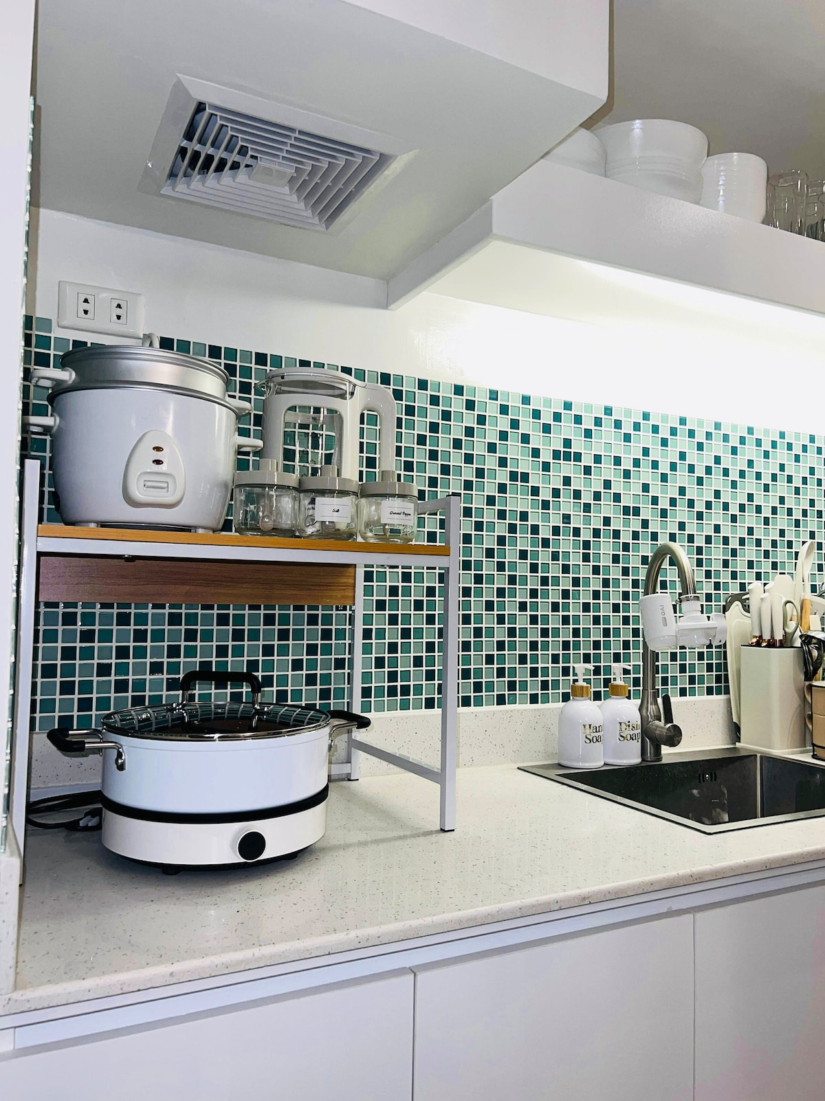 Stylish 2BR/2BATH Loft w/ Stunning View near MRT - Airbnb