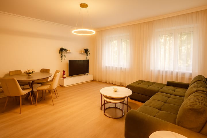 Spacious And Cozy 2br Retreat Near City Center - Bratislava