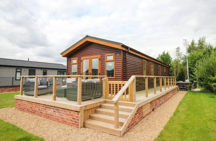 Gorgeous Wooden Cabin - Beverley