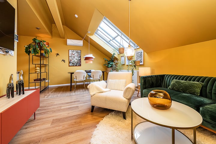 Lovely Artistic 2-bedroom Duplex By The River - Praga