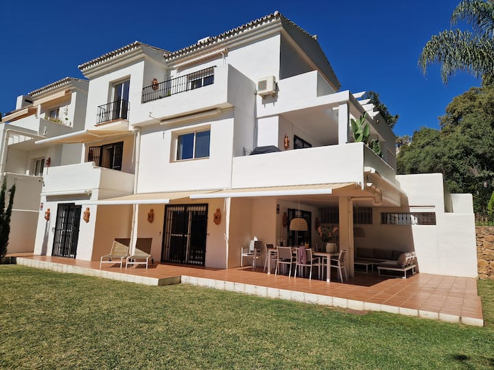 Chic Marbella Villa With Golf Views - Costa del Sol