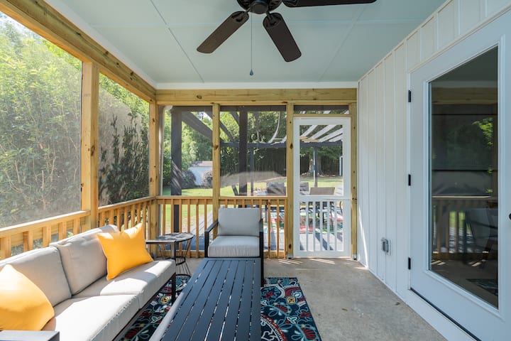 Screened Porch Retreat W/ Fire Pit Near Greenville - Saluda Lake, SC