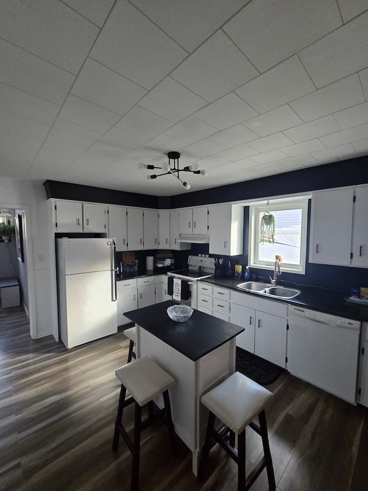 Charlotte's Inn. - Saskatchewan