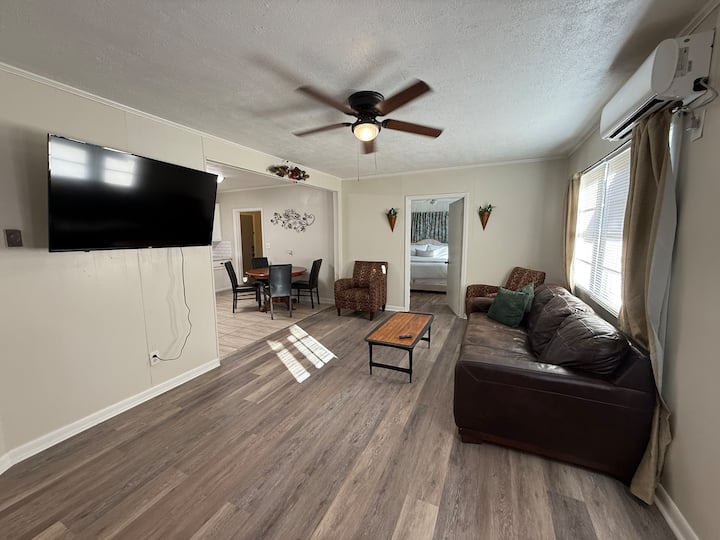 3 Bedroom 2 Bath. Entire House. Car/boat Parking. - Lexington, NC