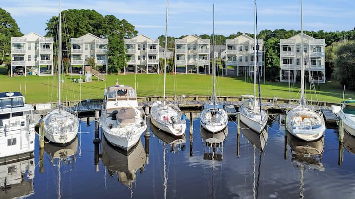 Captain And All His Crew - New Bern, NC