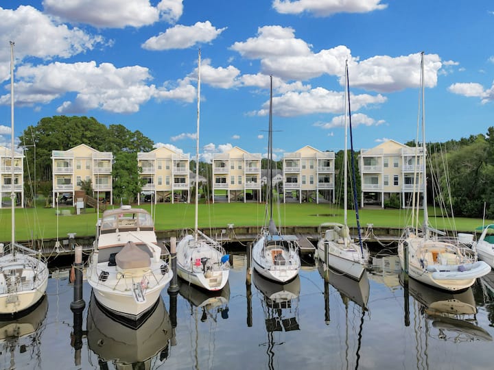 Captain And All His Crew - New Bern, NC
