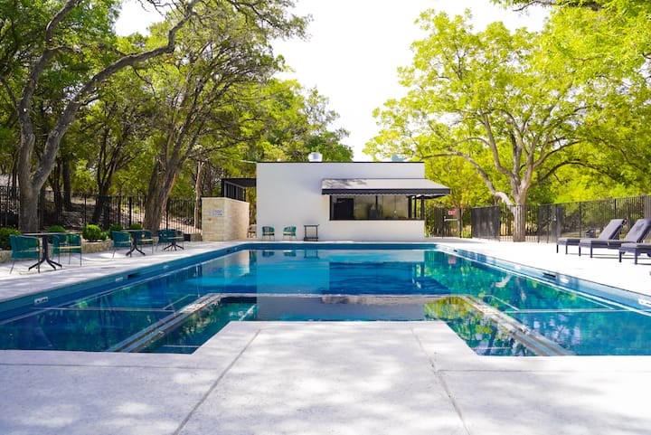 Entire Wimberley Inn – 21 Rooms With Pool & Bar - Wimberley, TX