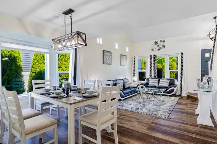 Stylish Family Retreat W/ Fenced Yard, Patio & Bbq - Snohomish, WA