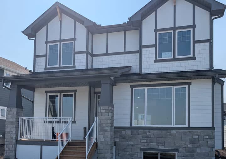 Comfortable And Beautiful Suite For Our Guests - Cochrane