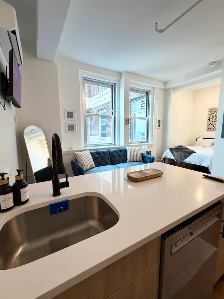 Luxe Yale Apartment - New Haven, CT