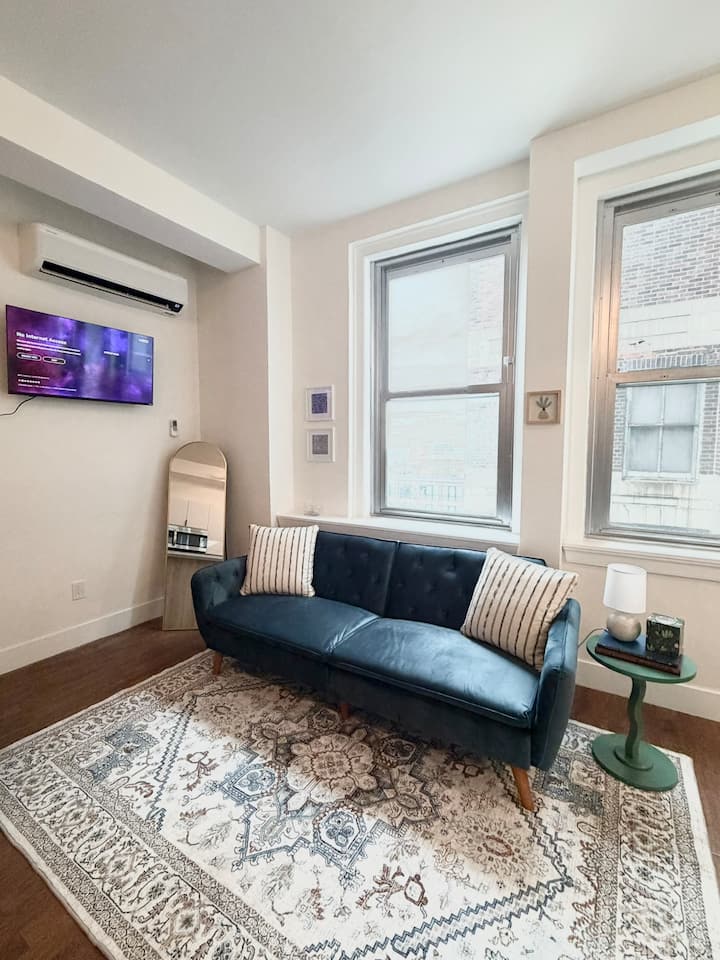 Charming Luxe Studio Near Yale With Kitchen & Gym - New Haven, CT