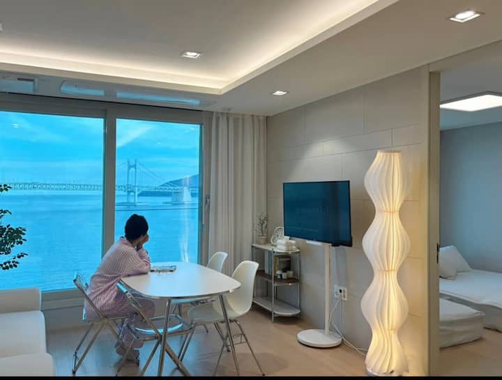 신규28형숙소/광안대교/오션뷰/무료주차/12시퇴실/가족여행/침대3+정수기+입실전짐보관 - Busan