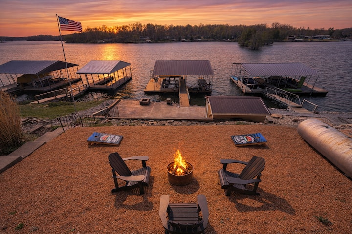 Ultimate Lake Escape | Dock, Slide & Kayaks - Marion, IL