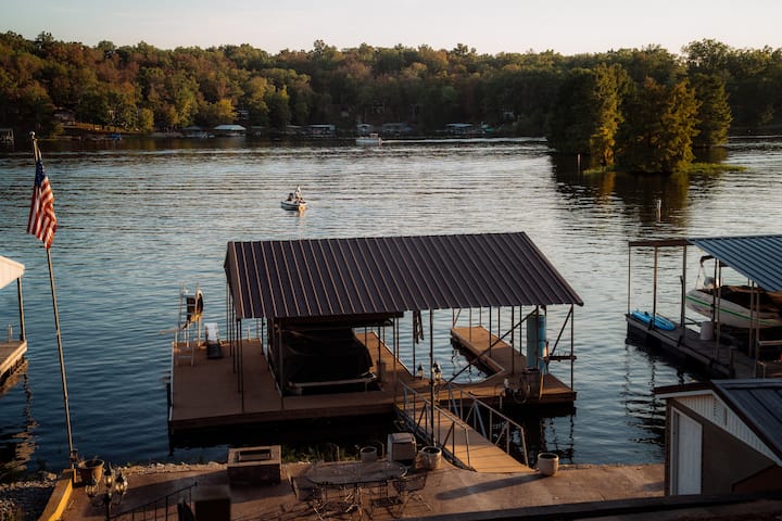 The Dock House - Waterfront Retreat On Lake Egypt - Marion, IL