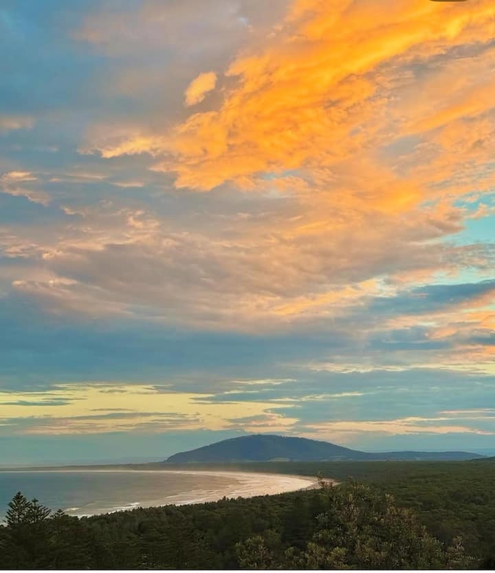 South Coast Beach House: Knock-out Panoramic Views - 베리