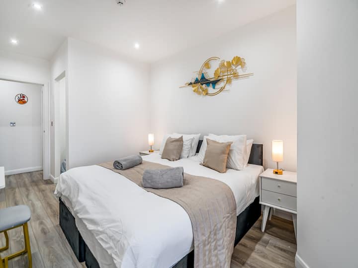 The Velvet Nest |2br 2ba City Centre Very Spacious - Leicester
