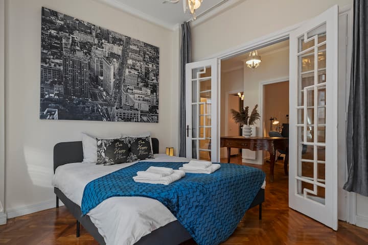 Old Town | Hideaway | 3 Bdrm - Bucharest