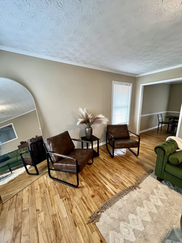 Cinèluxe Retreat Hideaway - Kennesaw, GA