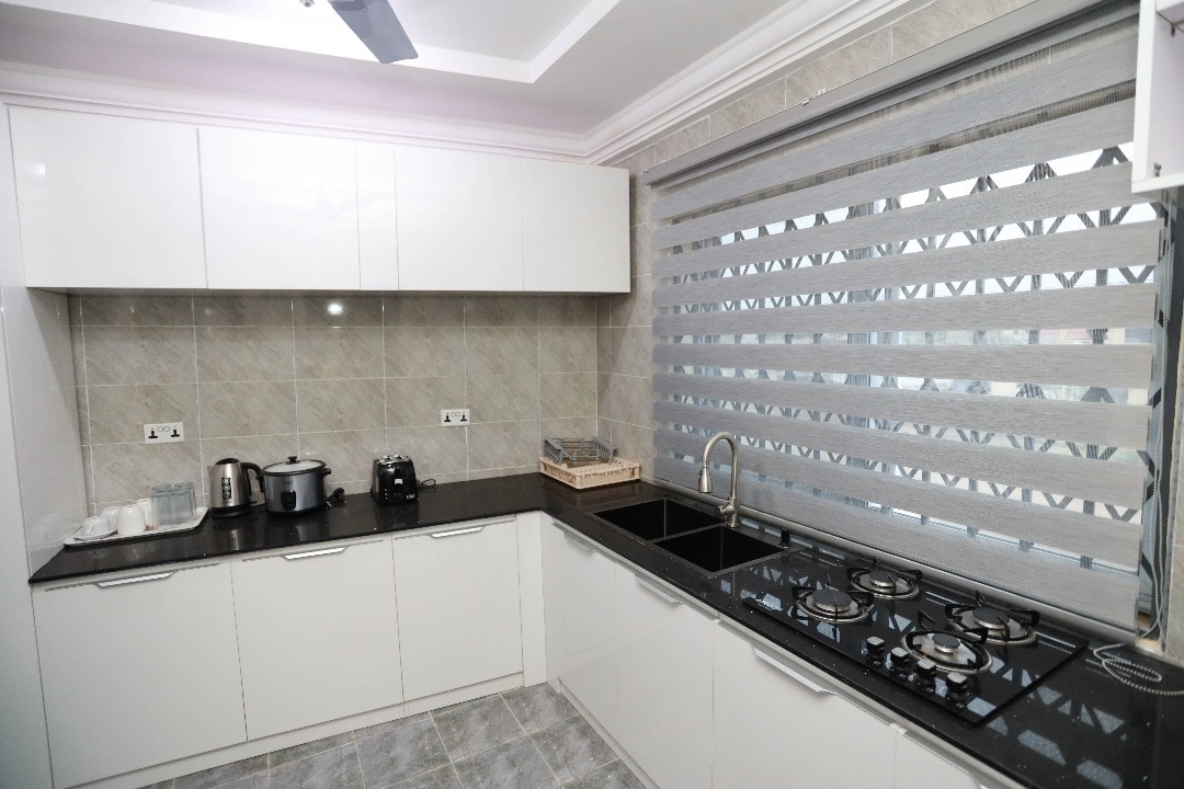 First Crown-Lovely Twee slaapkamers te huur - Appartementen te Huur in ...