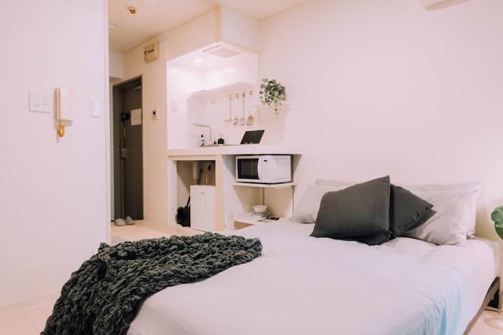 Minimalist Loft 2: Namba Compact Studio & 24/7 Gym - Osaka