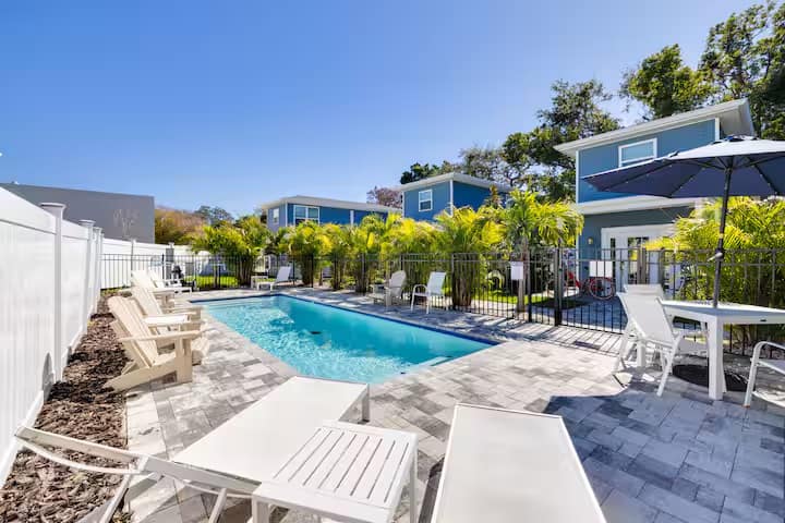 Luxury Tiny Home 1 Bed - 1 Bath Unit B "Sandy" - Dunedin, FL