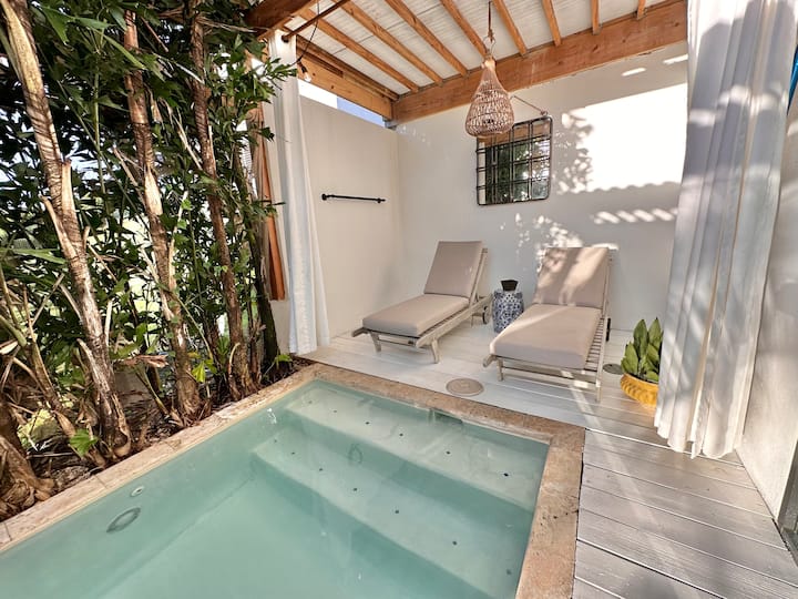 Private Pool Suite With Outdoor Tub For Couples - Aguada