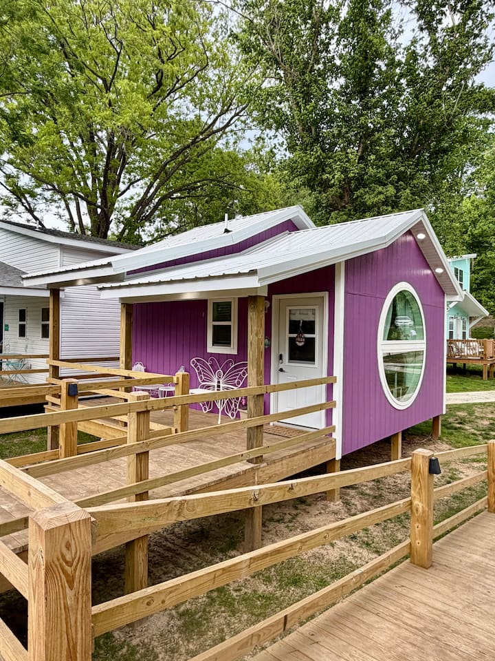 Purple Tiny Home + Fire Pit & Nature - Cape Girardeau, MO