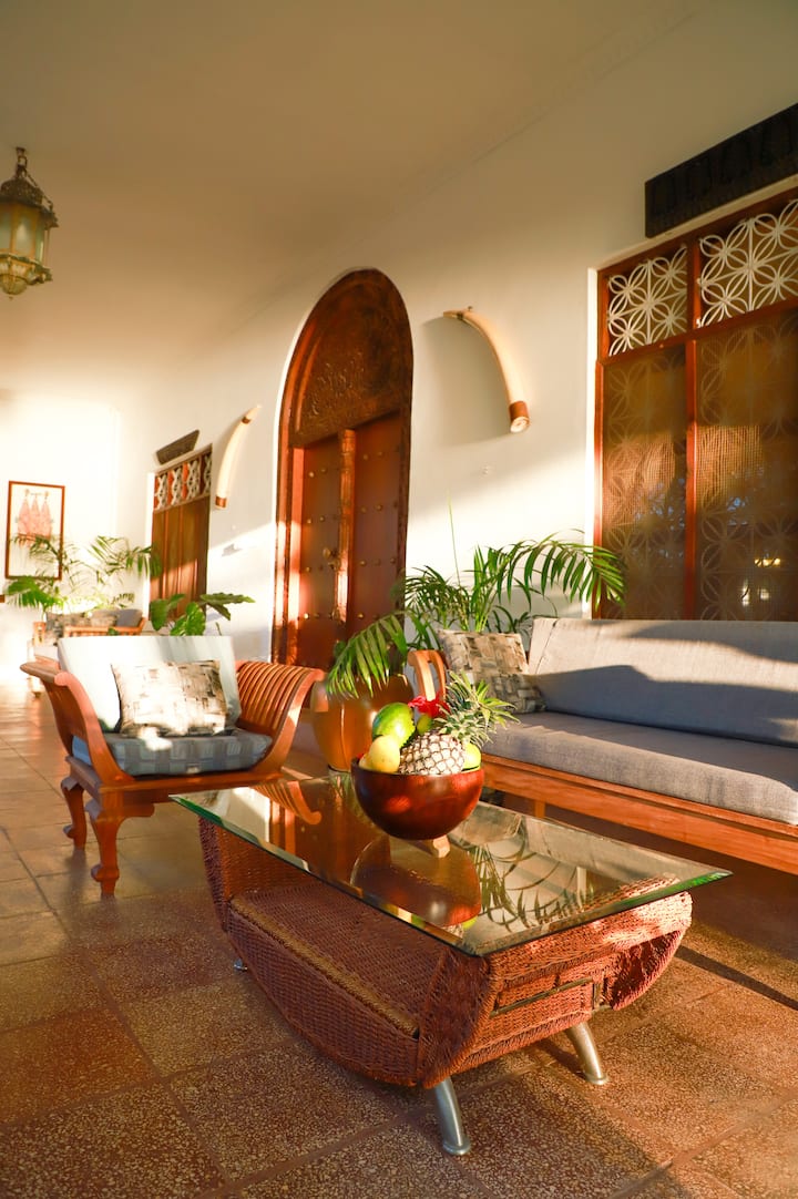 Emerald Sunset Villa | Ocean Front | In Town - ザンジバル