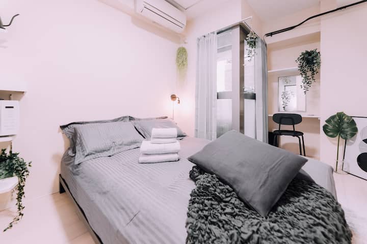 Minimalist Loft 2: Namba Compact Studio & 24/7 Gym - Japan