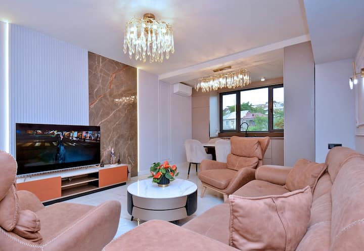 Sun  Apartment With Balcony In The Center - Yerevan