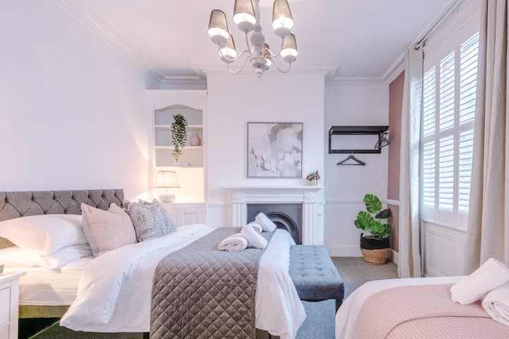 Stylish 5br House – Chester Centre | Sleeps 11 - Chester