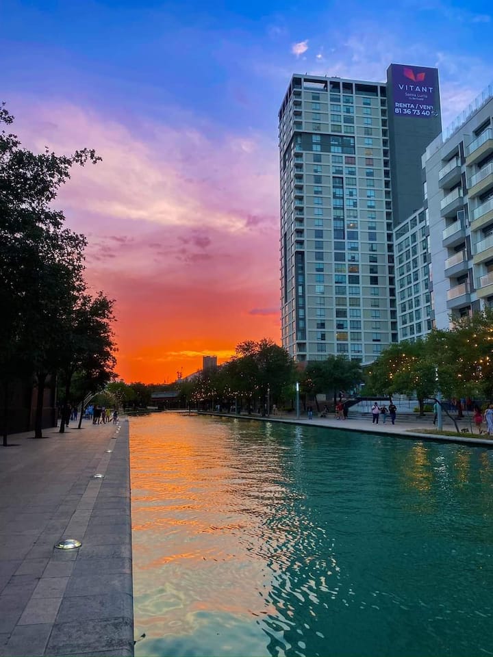 Loft Santa Lucía: Piscina Y Gym, Near Fundidora - Monterrey