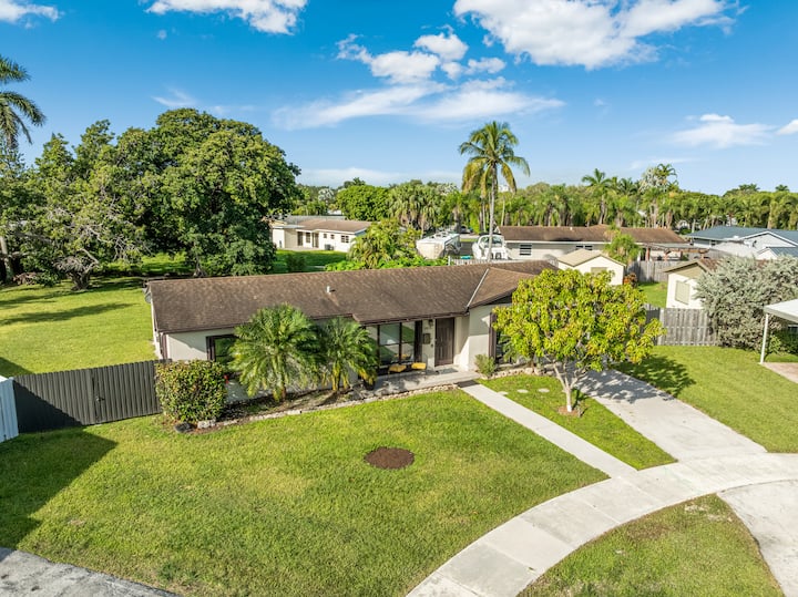 Spacious Family Villa With Huge Outdoor Space - The Bahamas