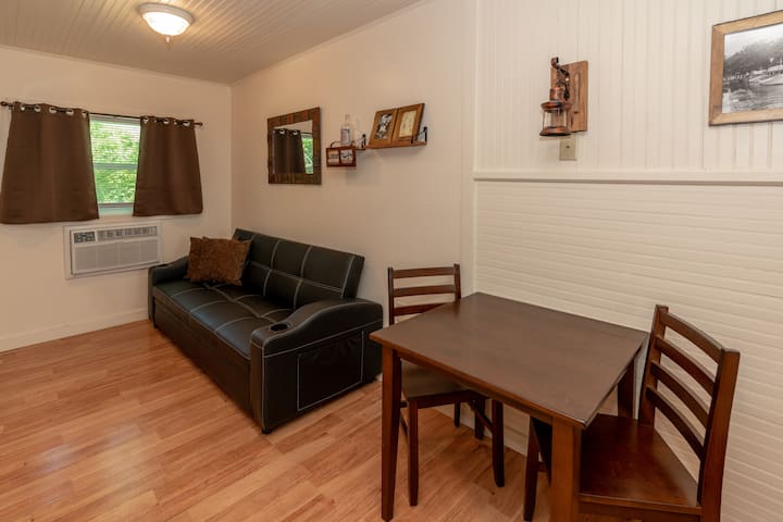 Ontario Lodge 1 Queen Bed Hotel Room - Sackets Harbor, NY