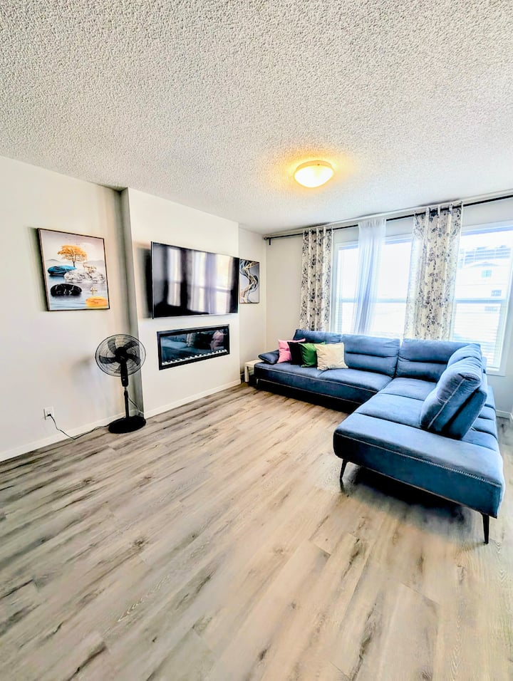 Beautiful Family Friendly House - Chestermere