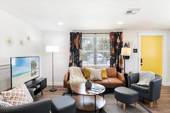 Retro Glam 5 Min To Downtown L Couples Or Besties! - Sarasota, FL